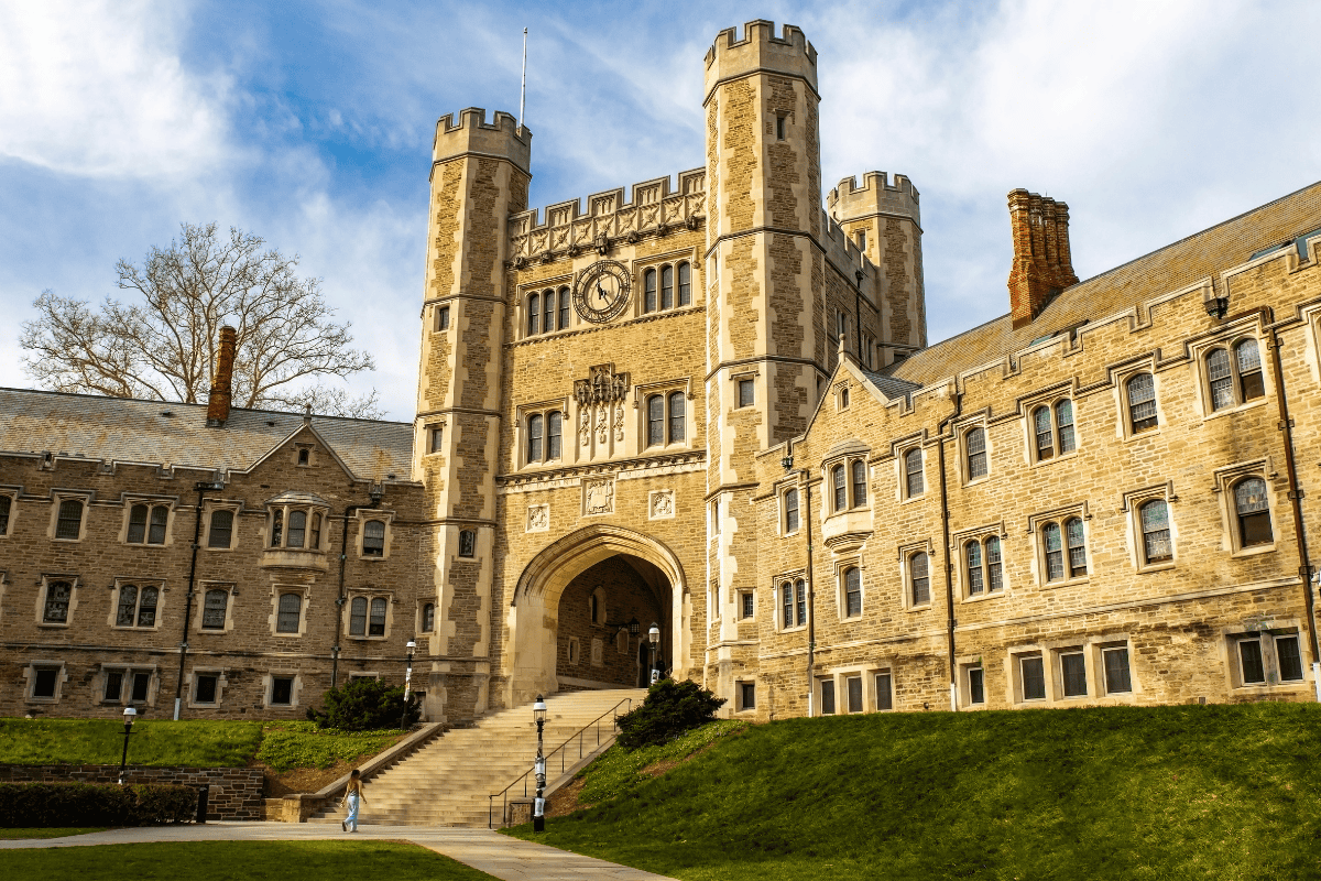 Exploring 10 College Secret Societies in the US